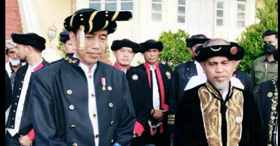Presiden Jokowi Dapat Gelar Dada Madopo Malamo dari Kesultanan Ternate ...